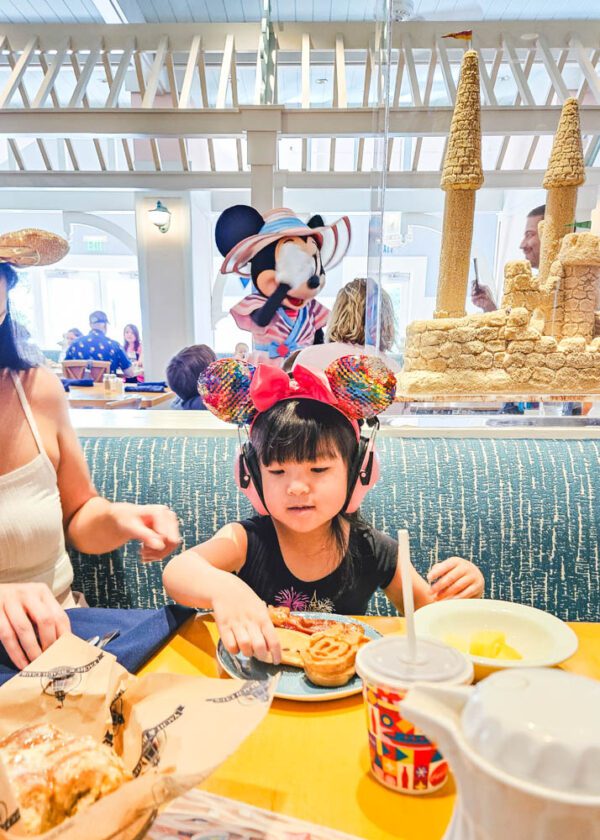 Cape May Cafe Breakfast Review - Meeting Minnie and Friends! - Solemate ...