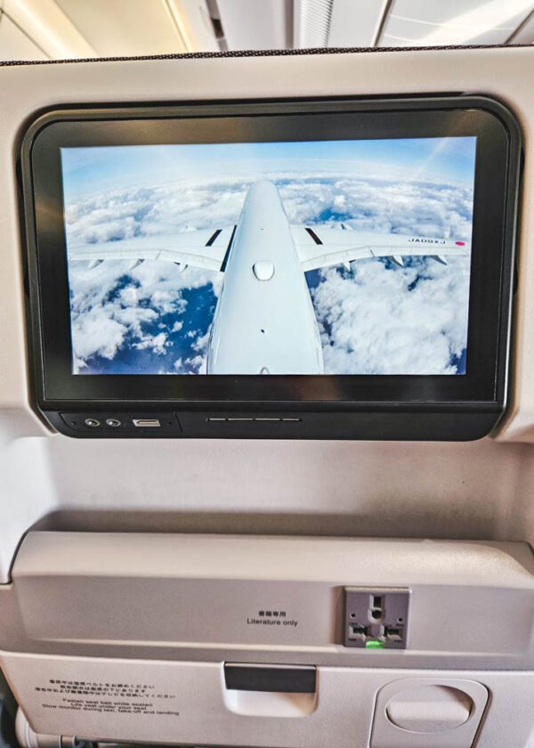 Japan Airlines Economy Review: Domestic A350-900 OKA to HND - Solemate ...